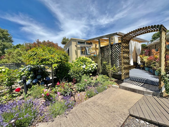 Gardener’s Dream-tiny Home With Gated Parking - Rotorua