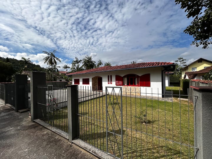 Casa Espaçosa Centro De Pomerode Toda Climatizada - Pomerode