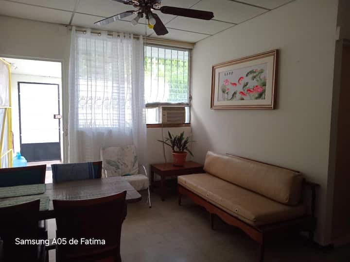 Funcional, Buena Ubicación, Jardín - San Salvador