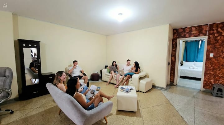 Amplio Apartamento En Zona Turística + Cocina - Cali