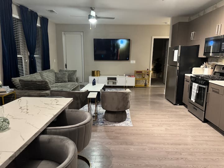 Top Destination 2bd 2bath - Sandy Springs, GA