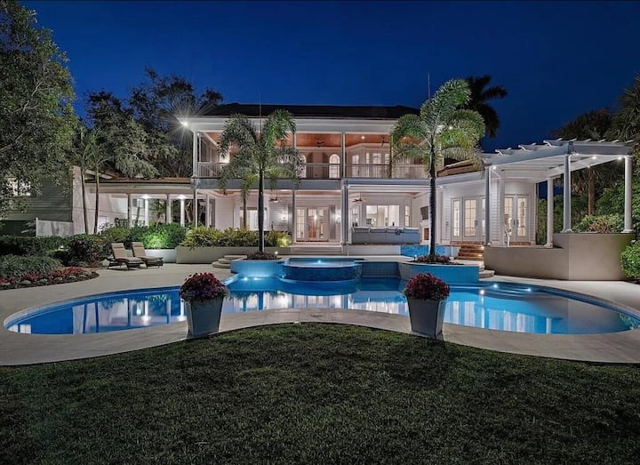 Port Royal Luxe Coastal Mansion +Guesthouse & Pool - Naples, FL