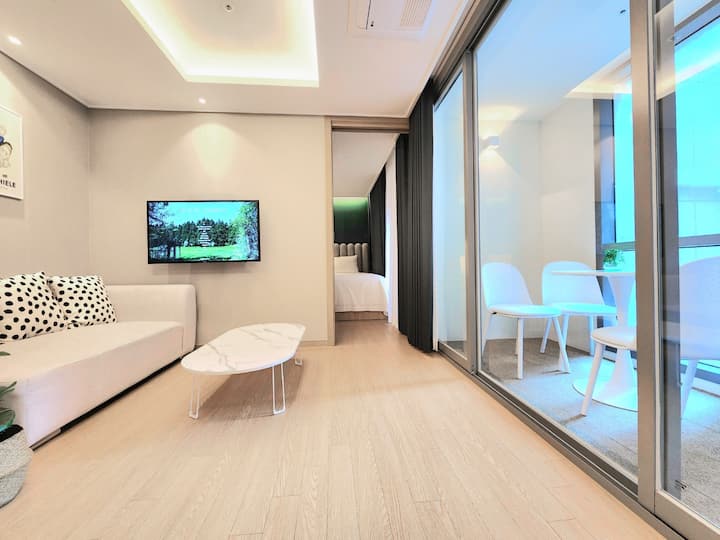 L11-9[신축/합법숙소][핵심번화가/해운대 해변5분/지하철역 3분/짐보관/정수기/ott] - Busan