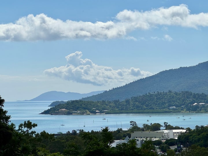Panoramic Ocean & Mountain Views
@ The Whitsundays - Airlie Beach
