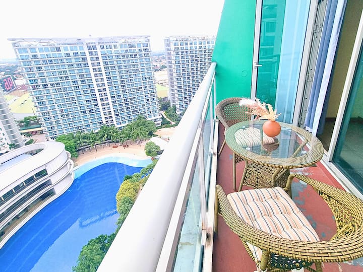 Azure Condo W/ Beach View, Balcony & Free Parking - Taguig