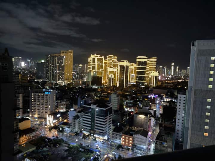 Gramercy Elegant Studio Suites -