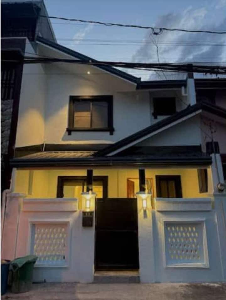 Renovated 2br Th Nr Sm/airport. - Las Piñas