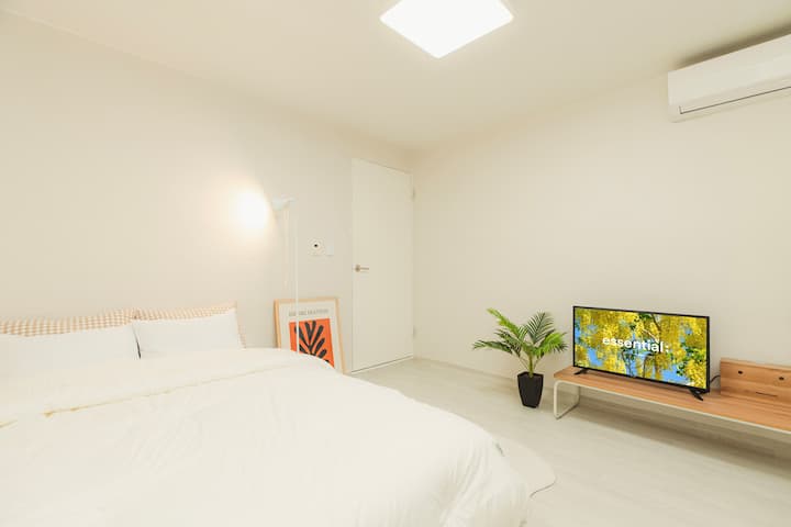 2월 특별할인/ 강남.삼성.잠실 양재역5분 올리브영 공항버스 성형 병원 풀옵션 2룸 퀸2개 - Seoul