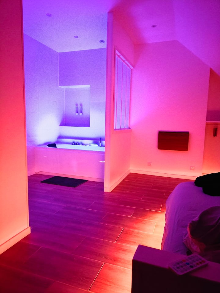 Jacuzzi Privé – Cocon Romantique à Châtel-guyon - Châtel-Guyon