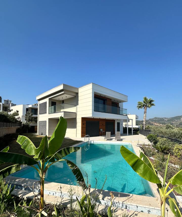 ÖZel Havuzlu Nefiss Villa - Kuşadası