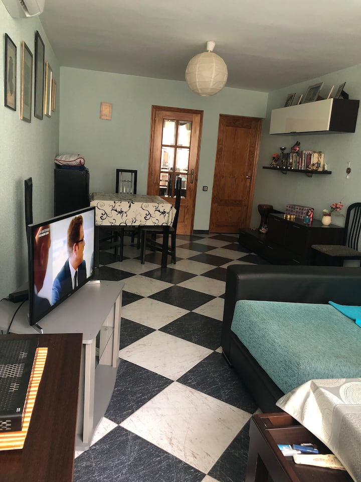 Habitación Con Armario Y Mesa - Alicante