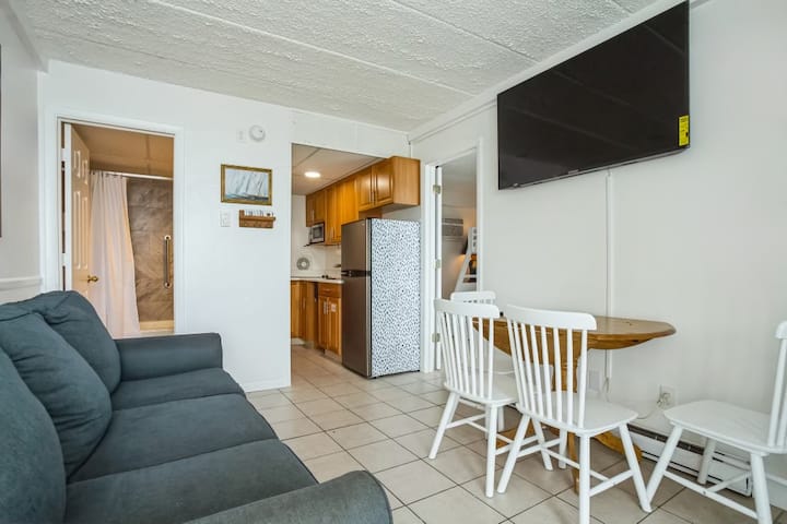 2 Bedroom Beach Condo / Beach Block! - Cape May, NJ