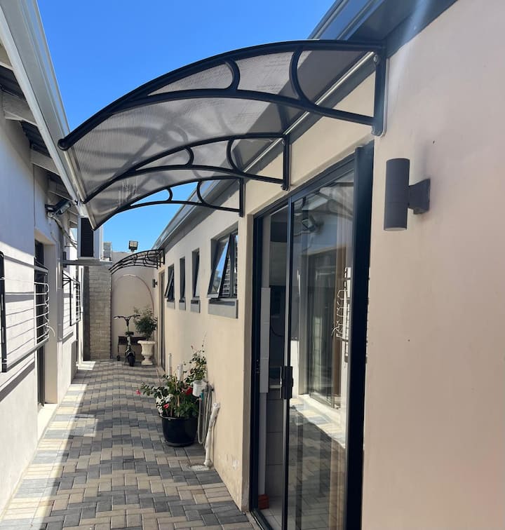 Private And Secure 2
Fatima &Sharief - Ciudad del Cabo