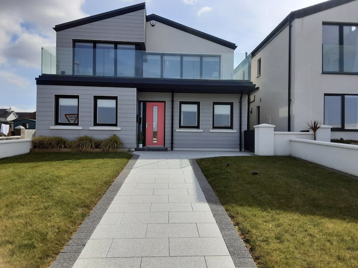 Rose's
13 Strand Road, 
Portstewart - キャッスルロック