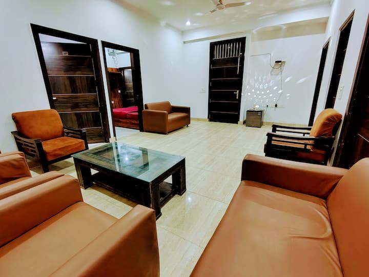 4bh Party Floor/snooker/music/comfortable Stay - Gurugram