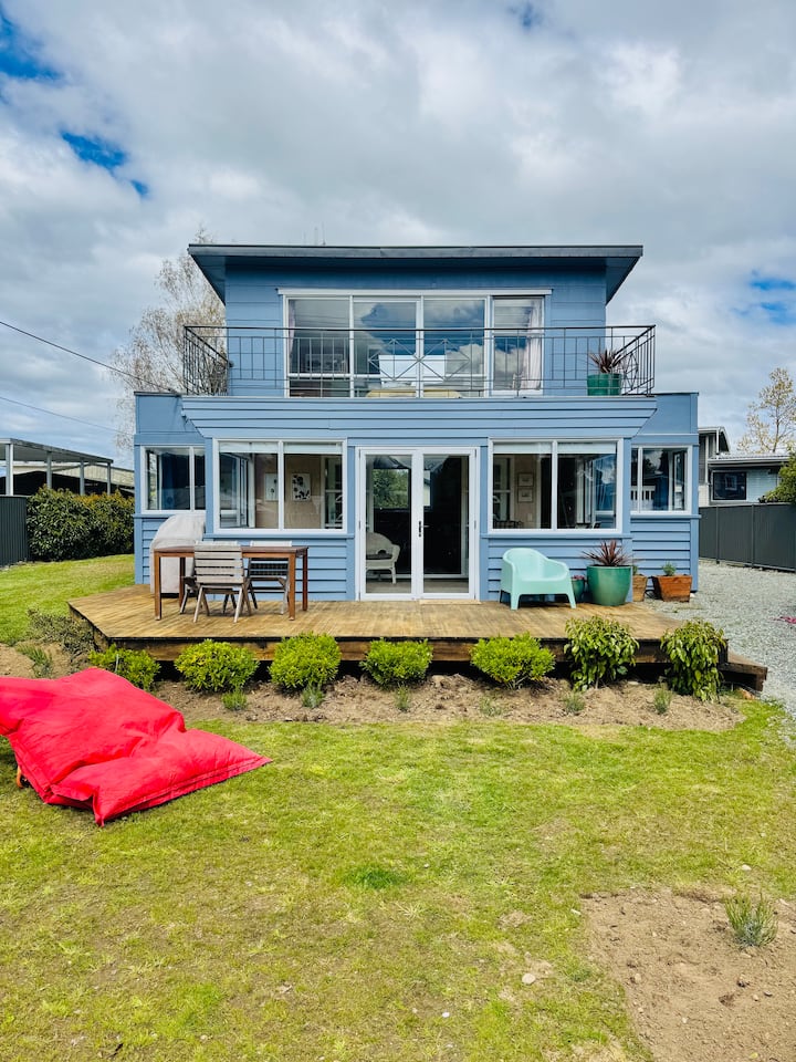 Classic Kiwi Bach By The Lake - Te Anau