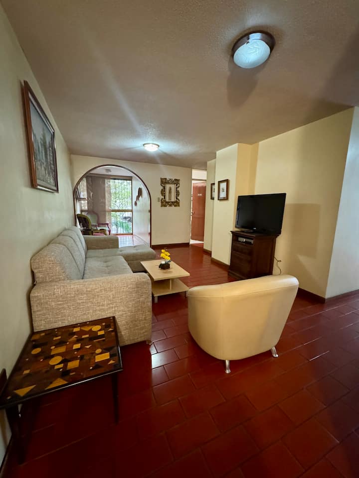 Apartamento Familiar Y Acogedor De 2 Habitaciones - Caracas