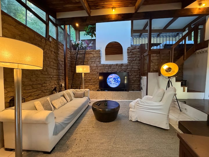 Unique Loft Near Ucla, Bel Air & Beverly Hills - Los Angeles, CA