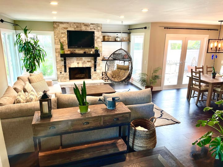 Modern Farmhouse Retreat In Oak Park - Agoura Hills, CA