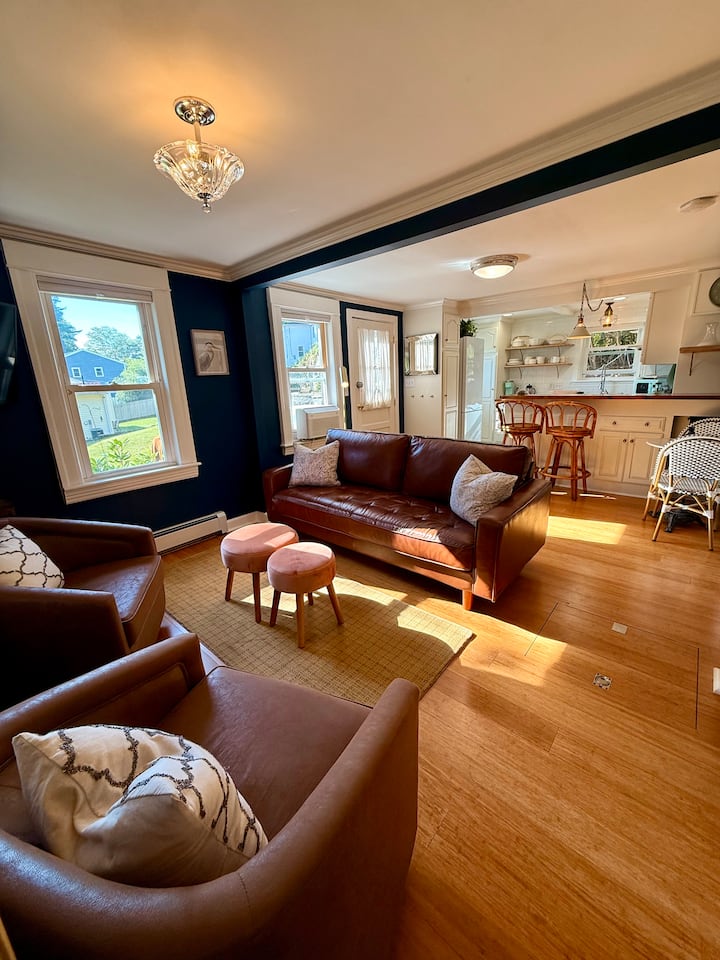 Lake View Cottage - Worcester, MA