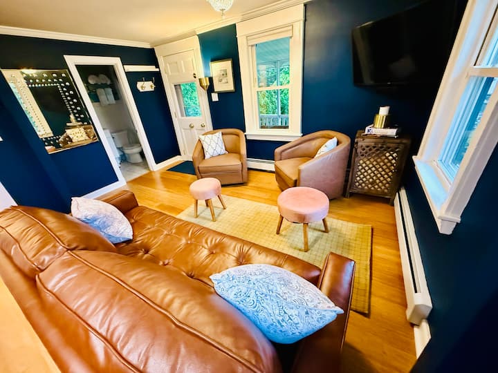 Cozy Lake View Cottage · Near Hosptials & Dcu - Massachusetts