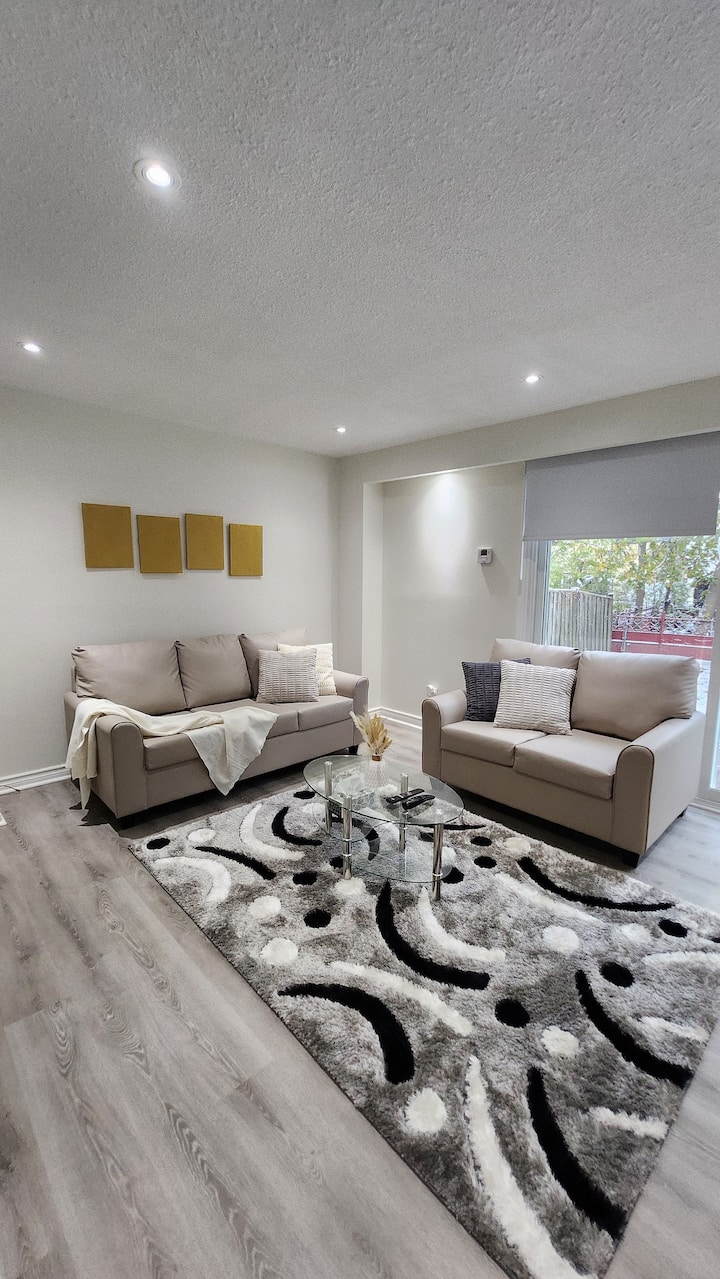 Under The Cherry Tree – Cozy 3br Scarborough Stay - 