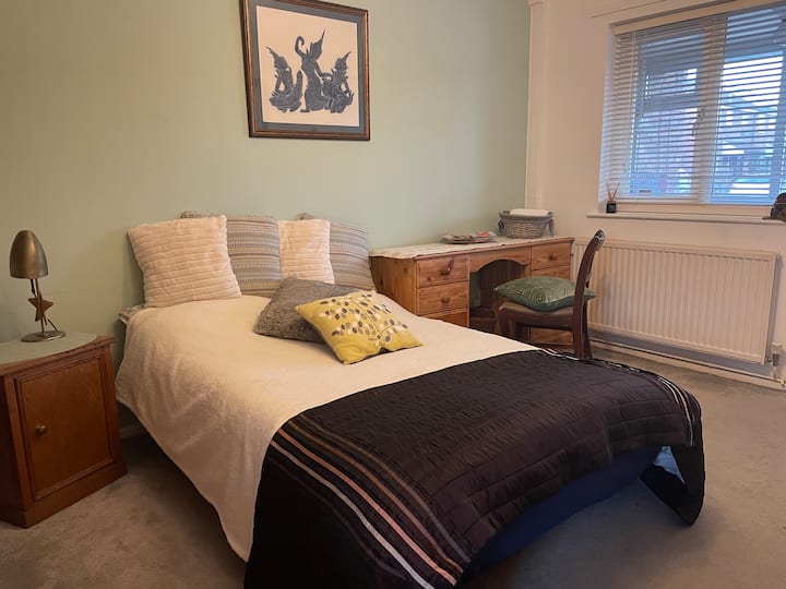 Spacious Room With Free Breakfast & Parking - Stratford-upon-Avon