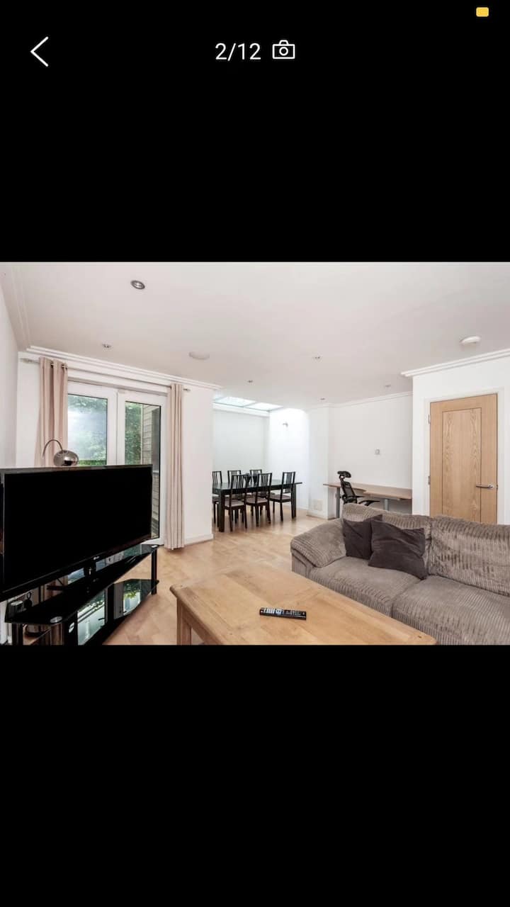 Beautiful Town Centre House - West Sussex