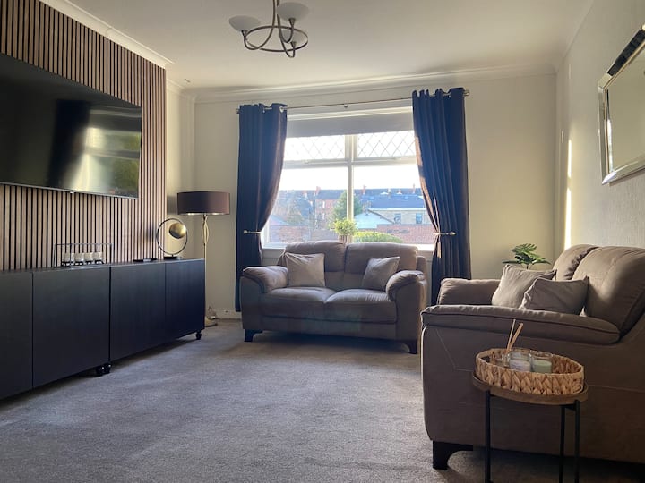 3br Sleeps 6 | Free Parking | Near Glasgow City - Paisley