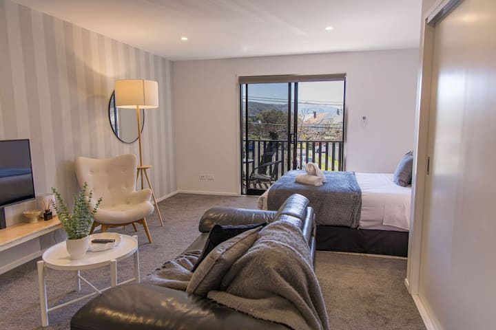 Bright Studio Apartment On Macky Street - Lower Hutt