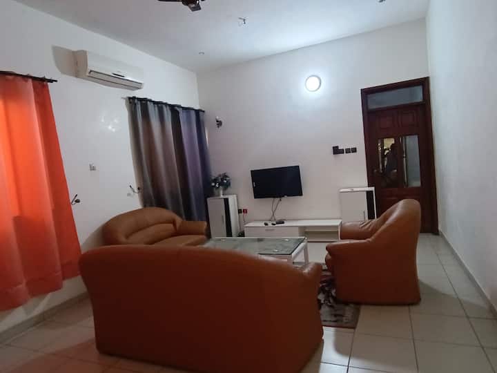 Entré Personnelle De 2
 Chambres - Cotonou