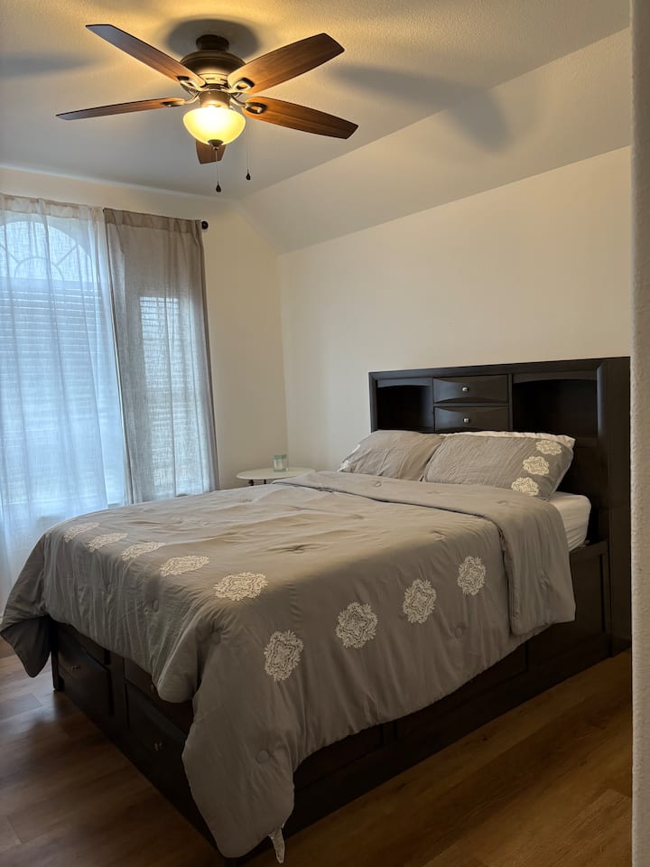 Private Room For Rent! - Baytown, TX
