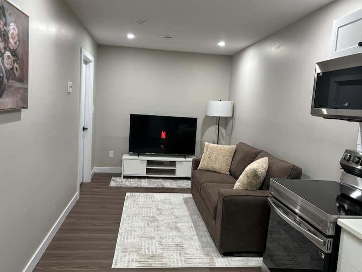 Cozy & Private Basement Suite - Regina