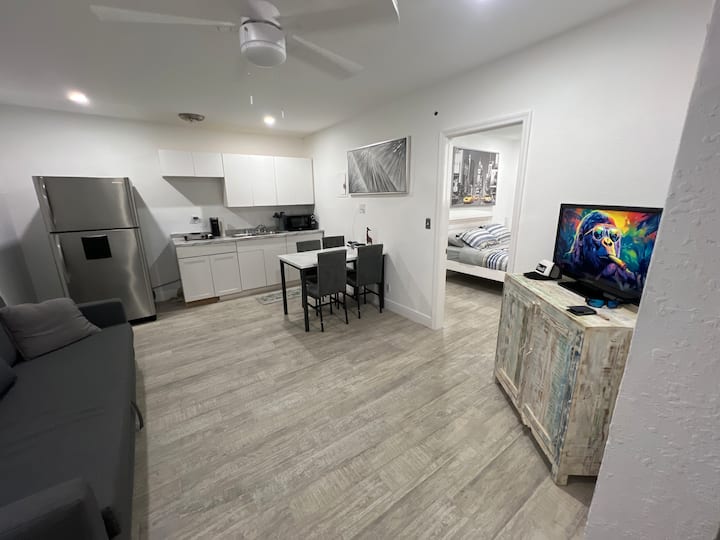 Cozy Apartment
Free Parking - Miami, FL