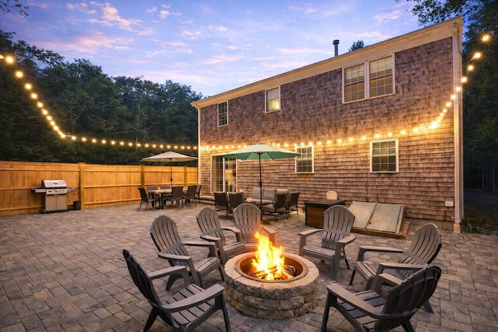 Great Location- Spacious Patio, Firepit, Game Room - New Seabury, MA