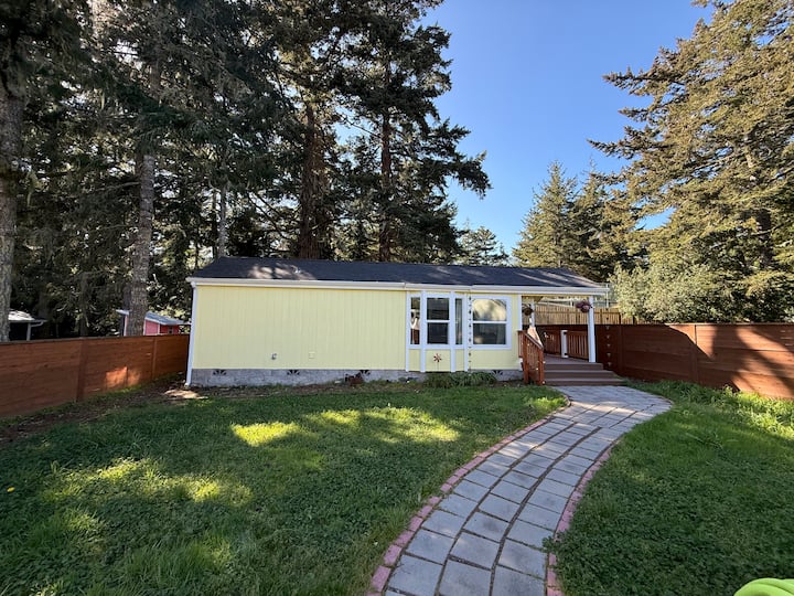 The Guesthouse At Wilma Cottage - Florence, OR