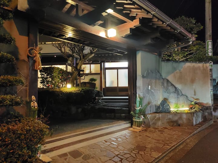 【山海:壱】プライベート温泉ヴィラ/和風住宅 300平方メートル/寝室4つ/最大10名/駐車場3台 - 別府市