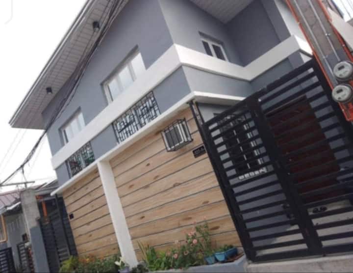 Gavin Apolo's Loft House
(Near Philippine Arena) - Santa María