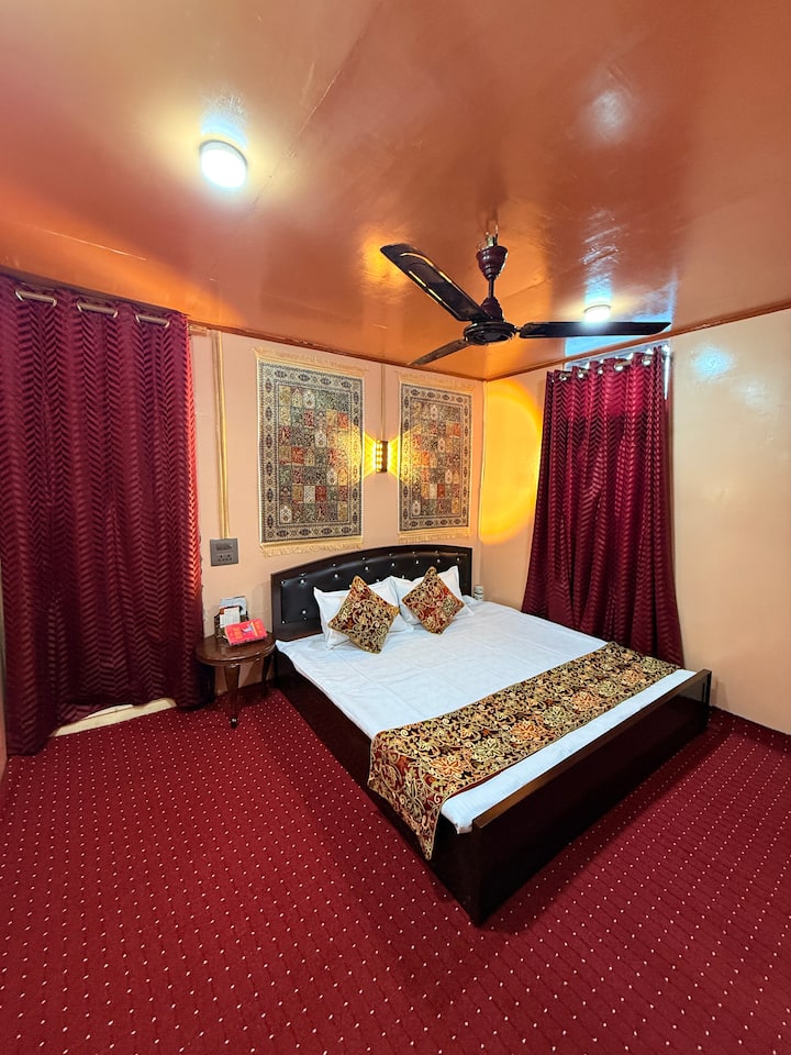 Stay With Nazir (Room2) - Srinagar