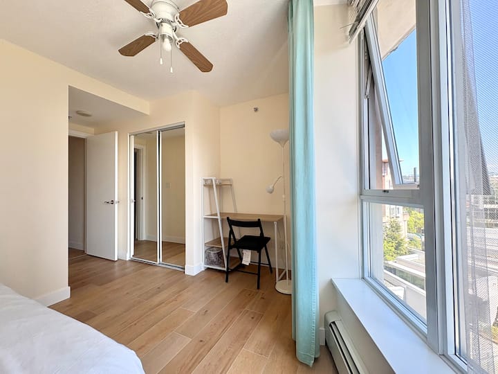 Cozy Bright Room & Private Bathroom Downtown - Vancouver