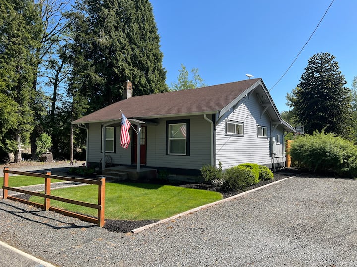 Farmhouse In The Country - Ferndale, WA