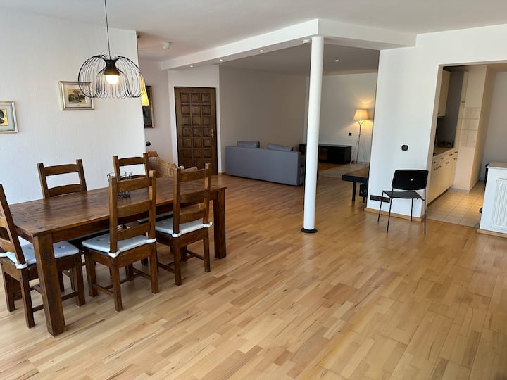 Lichtdurchflutete Wohnung - Colonia