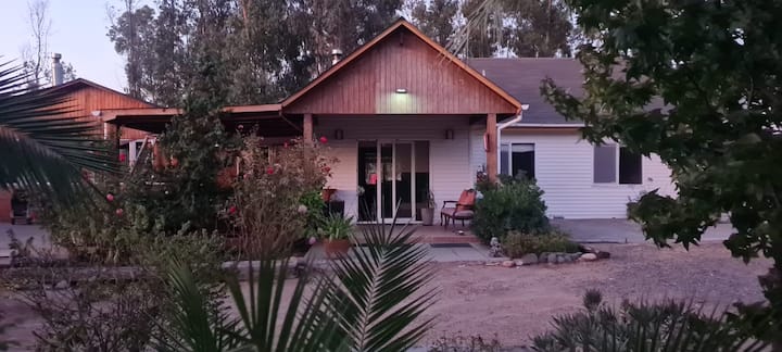 Amplia Casa En Parcela Con Piscina, Catapilco - La Ligua