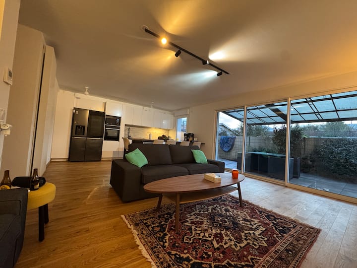 Modern Loft Near Downtown - 보르도