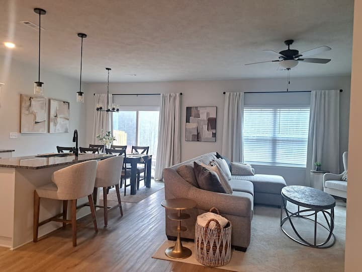 Hillside Rental For 4 - 에이켄