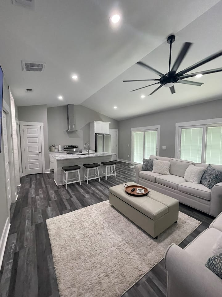 The Navarre Pool House! - Navarre, FL