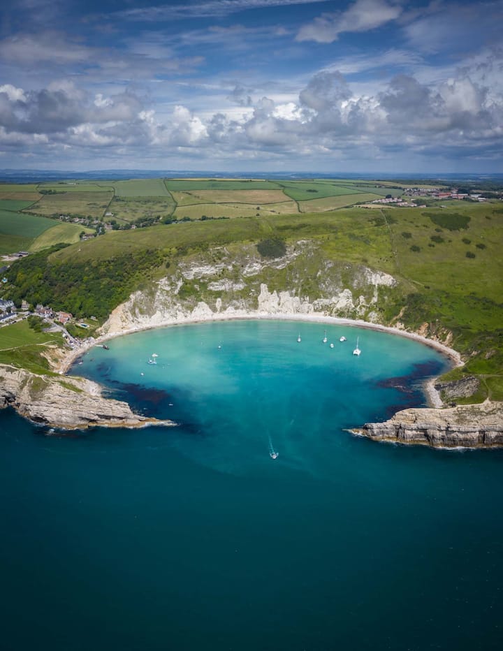 Jurassic Coast Hideaway – One Level - Sleeps 4 - West Lulworth