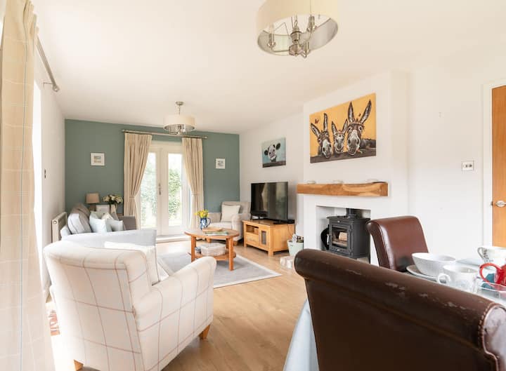 Jurassic Coast Hideaway – One Level - Sleeps 4 - Lulworth Cove