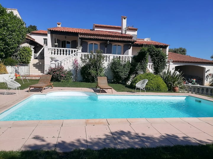 Villa Avec Piscine Au Calme - Vitrolles