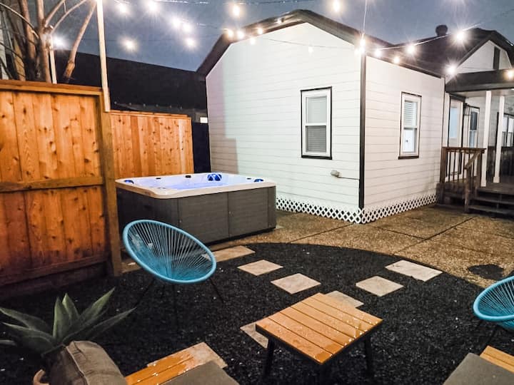 Heights Bungalow With Private Yd - Houston, TX